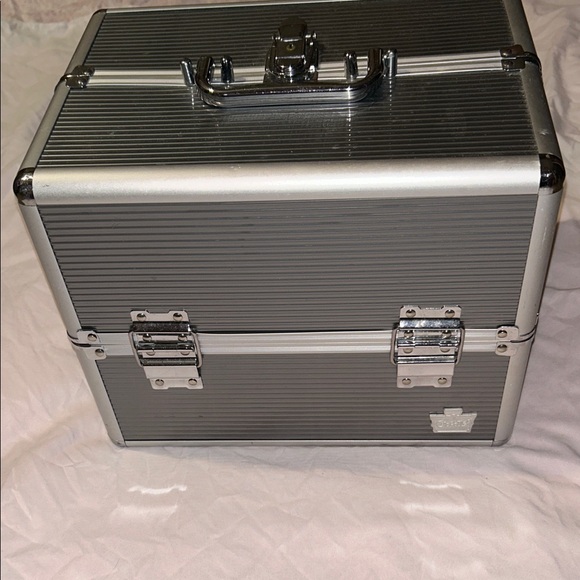 Caboodles | Makeup | Caboodles Goddess 4 Tray Train Makeup Case Silver ...